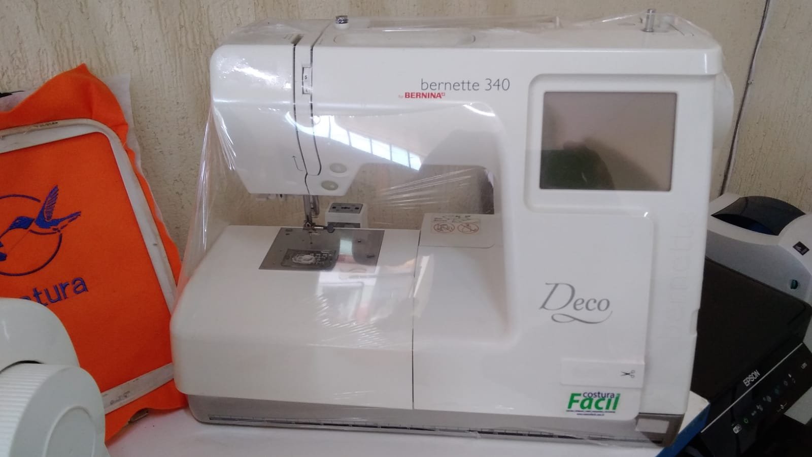 Máquina de Bordar BERNINA Deco 340 - Borda desenhos e letras - USADA ...