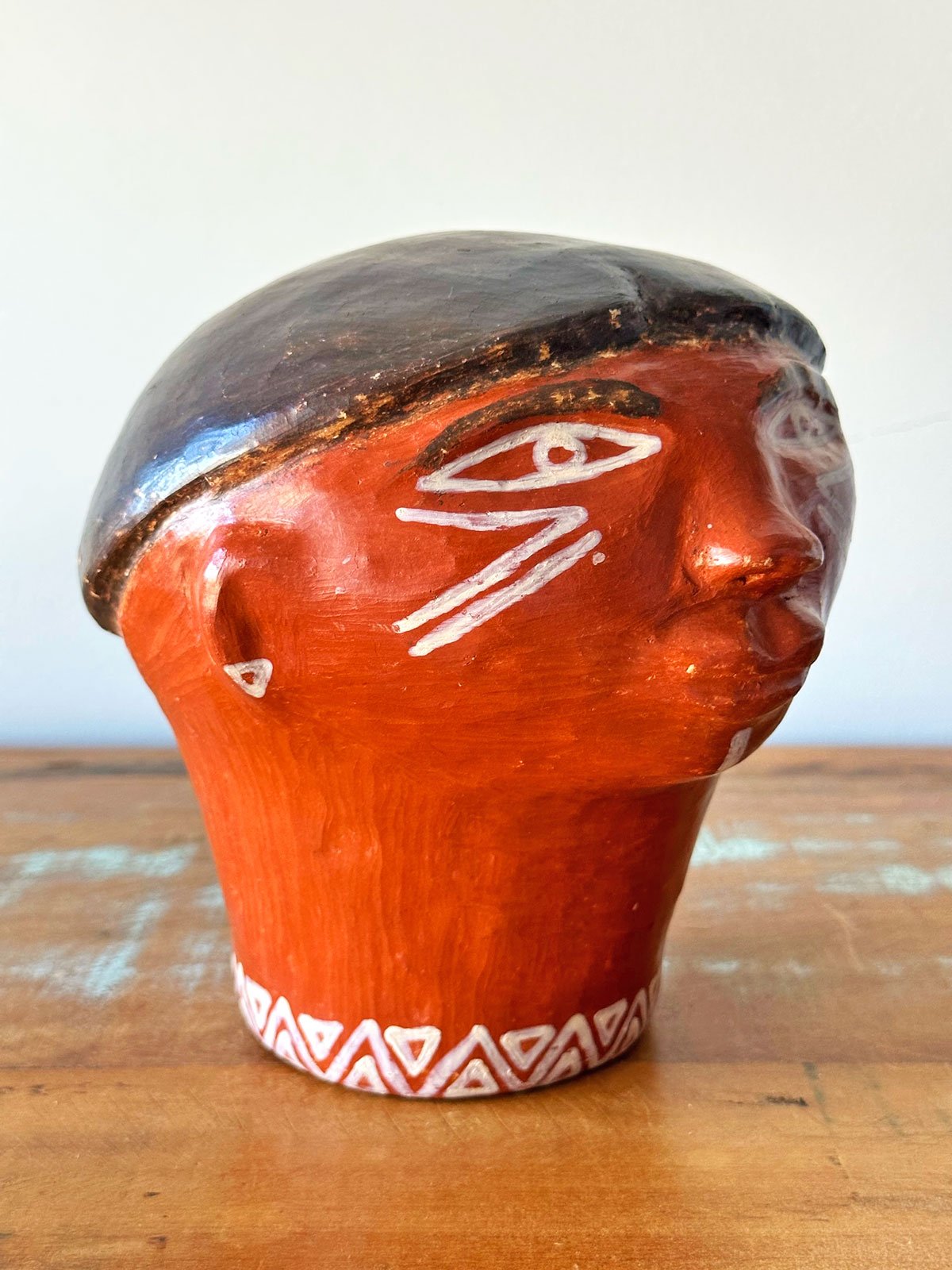 Escultura Cabeça Indígena Terena em Cerâmica. Decoração Artesanal ...