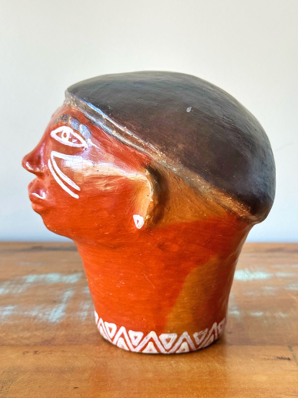 Escultura Cabeça Indígena Terena em Cerâmica. Decoração Artesanal ...