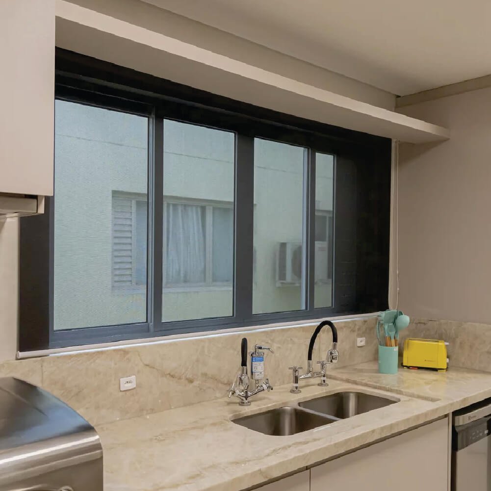 Persiana Rolo Screen 3% Preto - 1,00m x 2,30m | MadeiraMadeira