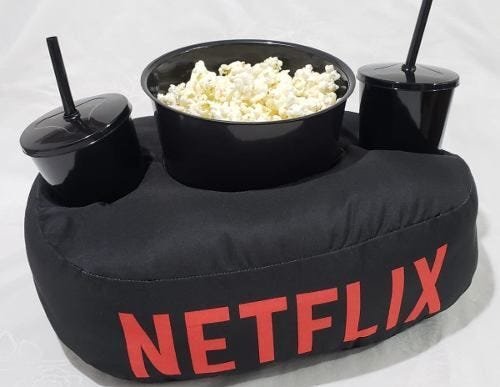 Kit Almofada com Porta Pipoca Balde +2 Copos Netflix App3014 ...
