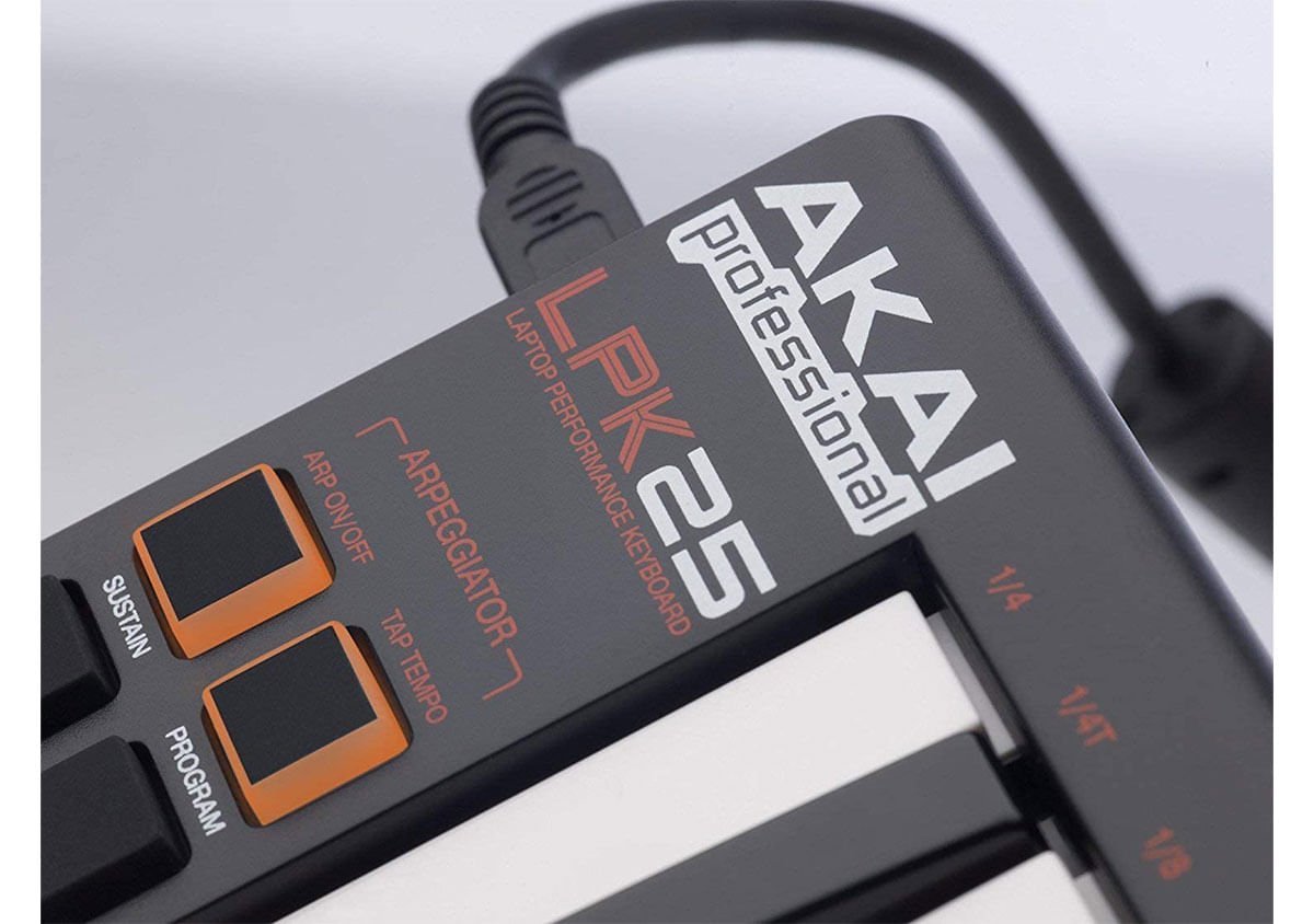 Controlador Akai Usb-midi com 25 Teclas Lpk25 para Laptop | MadeiraMadeira