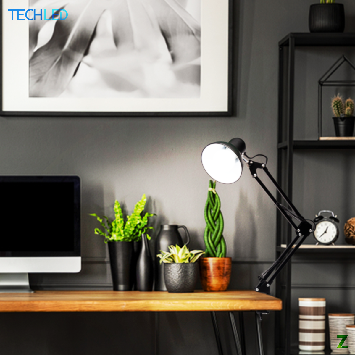 Luminária de Mesa Articulavel Preta Techled com Garra e Base Pixar ...