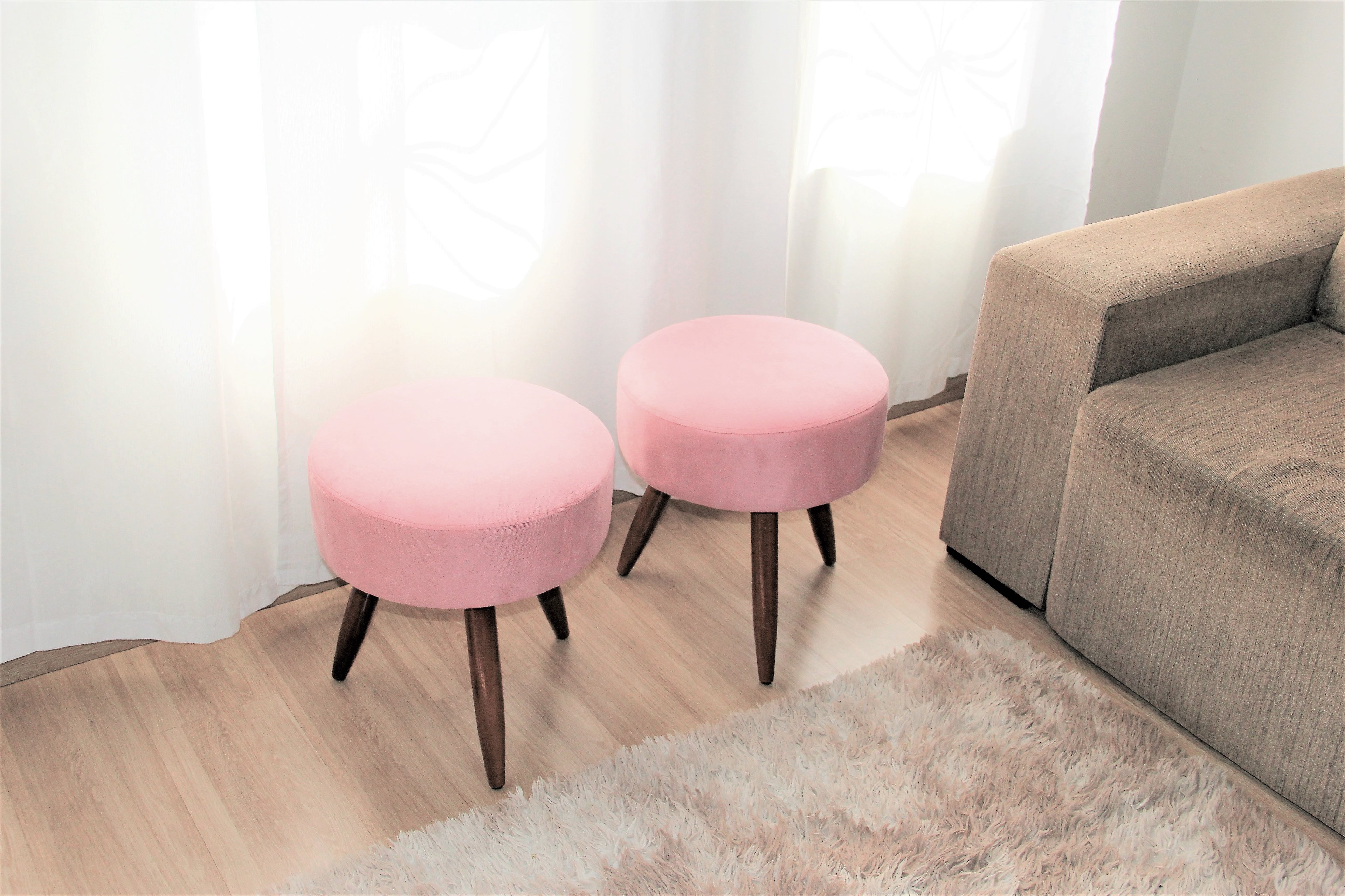 Kit 2 Puffs Redondo Pés palito Rosa B3 | MadeiraMadeira
