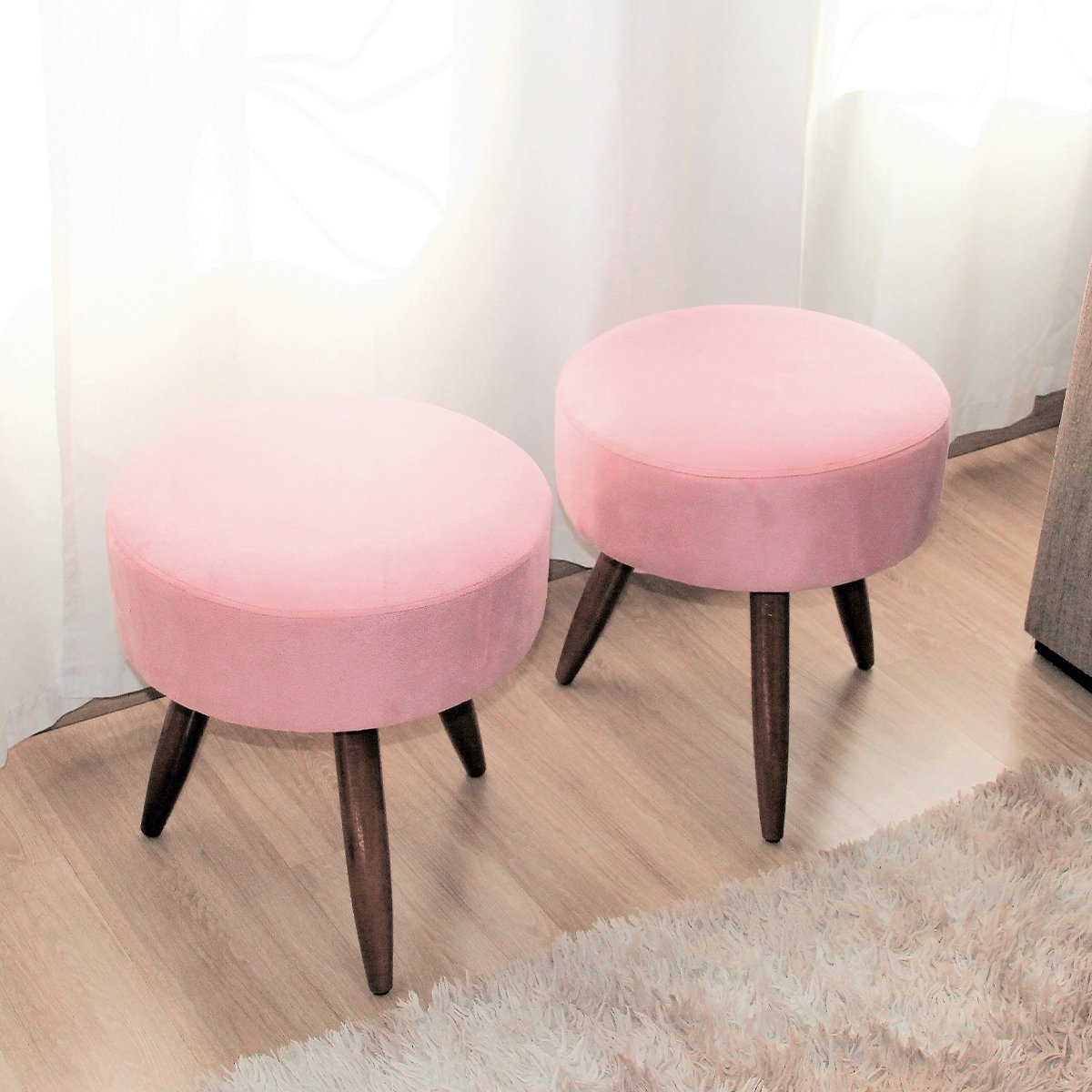 Kit 2 Puffs Redondo Pés palito em madeira maciça Rosa B3 | MadeiraMadeira