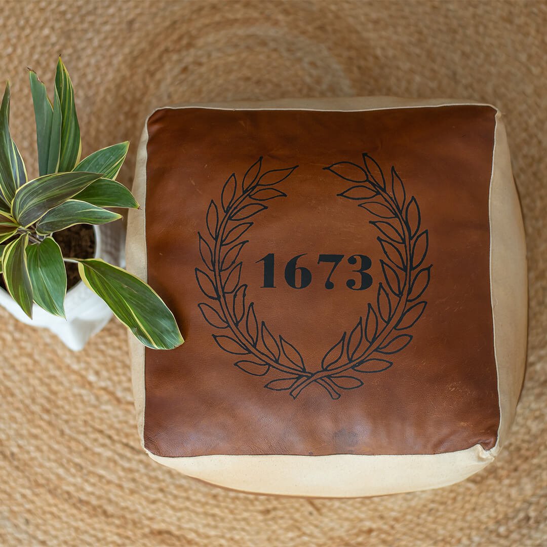 Puff - Modelo Ano 1673 | MadeiraMadeira