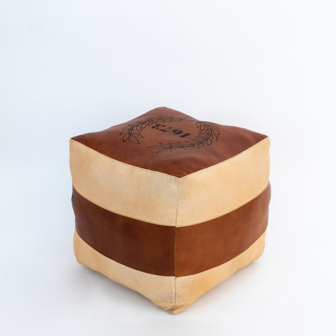 Puff - Modelo Ano 1673 | MadeiraMadeira