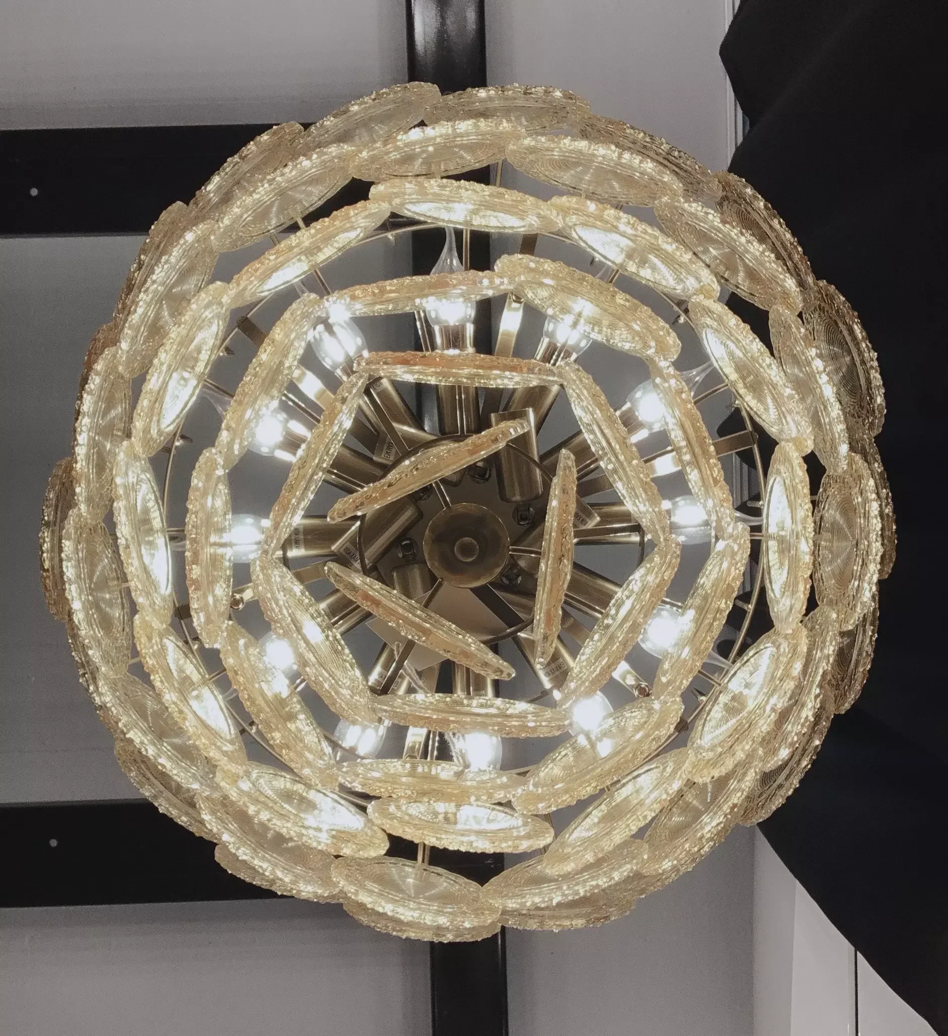 Pendente/Lustre Leaf Metal Bronze Com Vidro Prato Champagne 18 Lâmpadas E14 Tupiara e Corrente ...