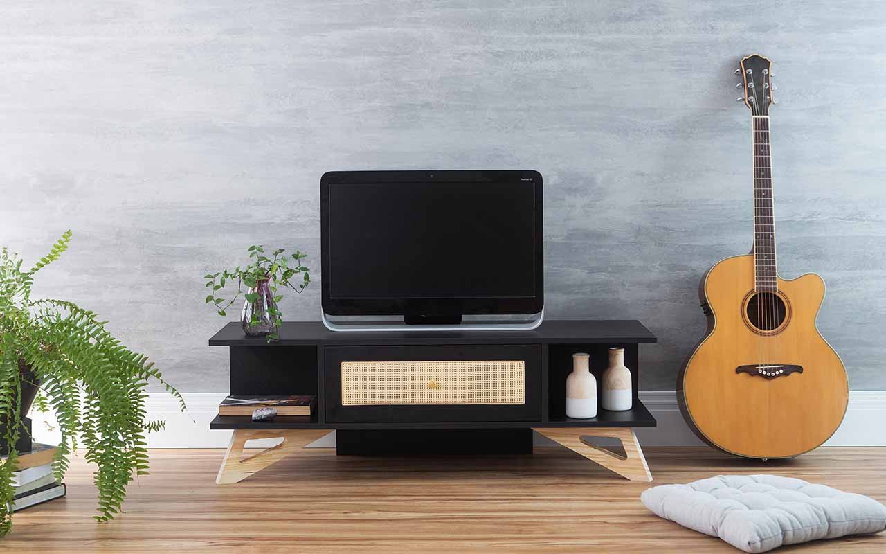 RACK PRETO STILLS COM MADEIRA TAEDA 108X33,6X35,5CM | MadeiraMadeira