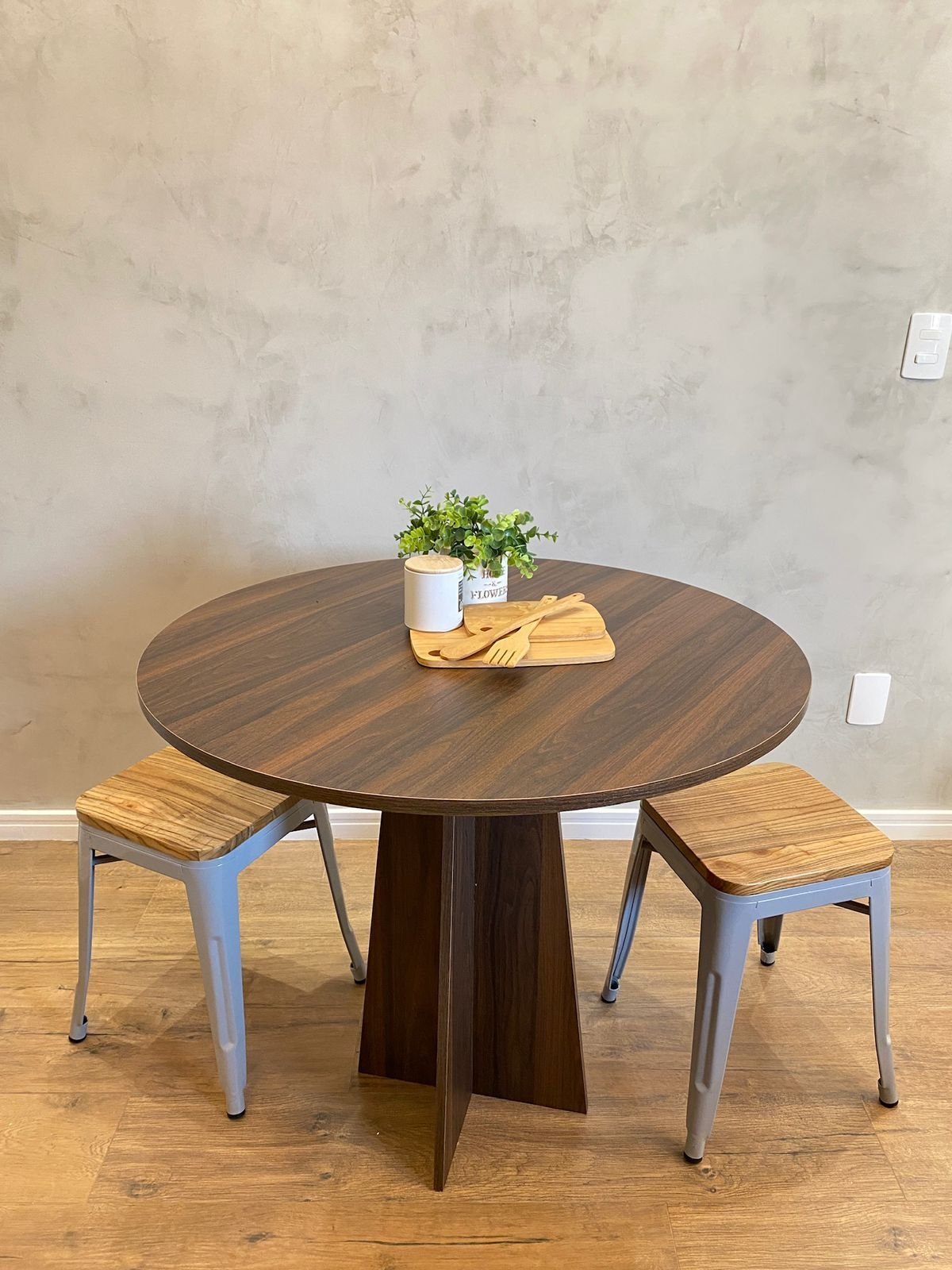 Mesa redonda para 4 lugares 90cm sala de jantar cozinha | MadeiraMadeira