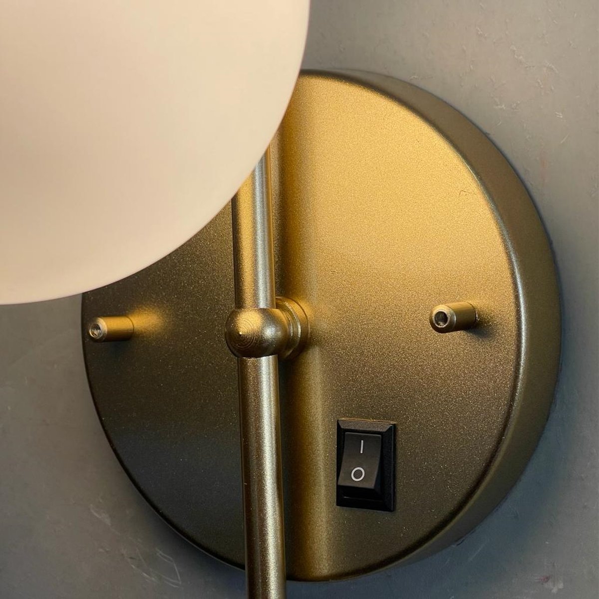 Arandela Parede Inclinada em Aluminio com Acendimento na Base Liga e ...