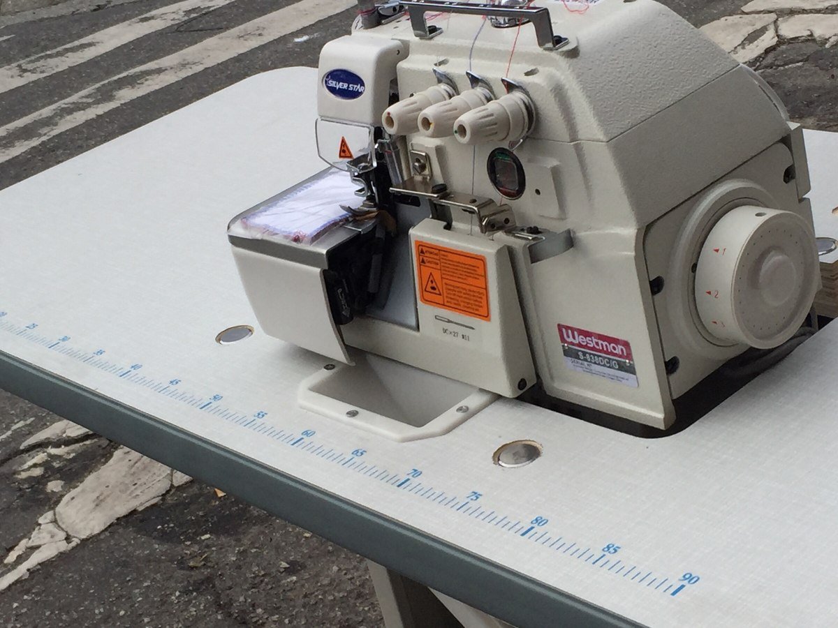 Overlock 3 Fios com Motor Direc Drive e Bancada | MadeiraMadeira