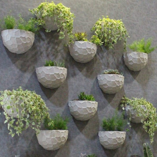 Vaso de parede Prisma 33 x 20 cm Japi Cor: Cimento | MadeiraMadeira