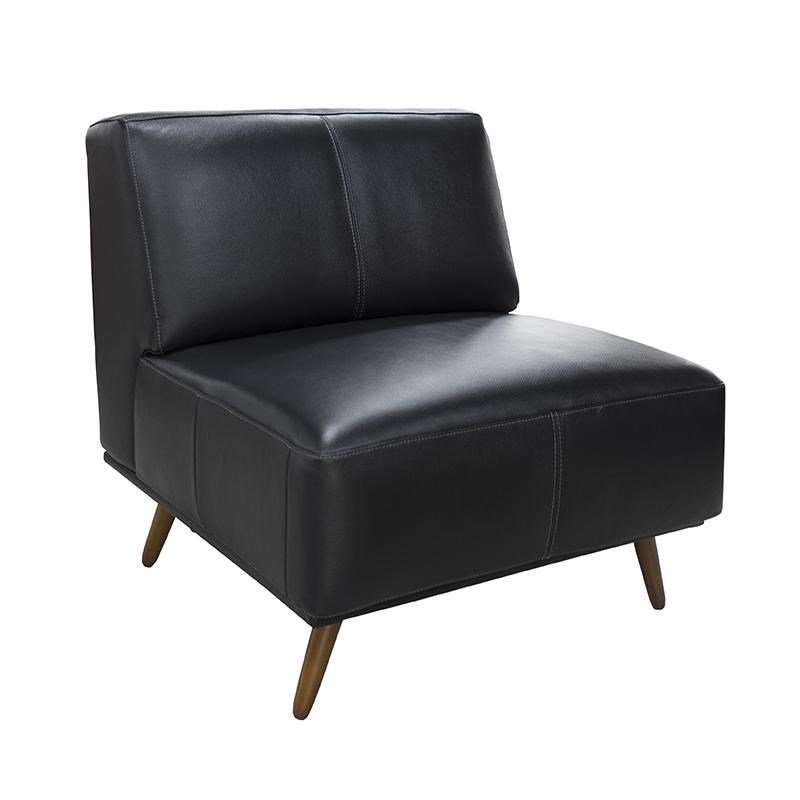Poltrona de Couro Retrô Preto com Pés Palito - PR Móveis | MadeiraMadeira