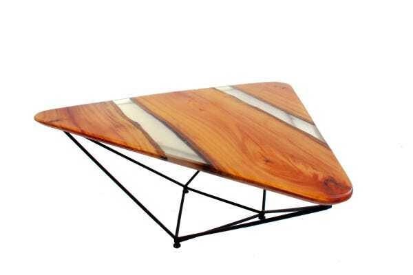 Mesa de Centro e de Canto Triangular - Madeira e Resina - Topázio ...