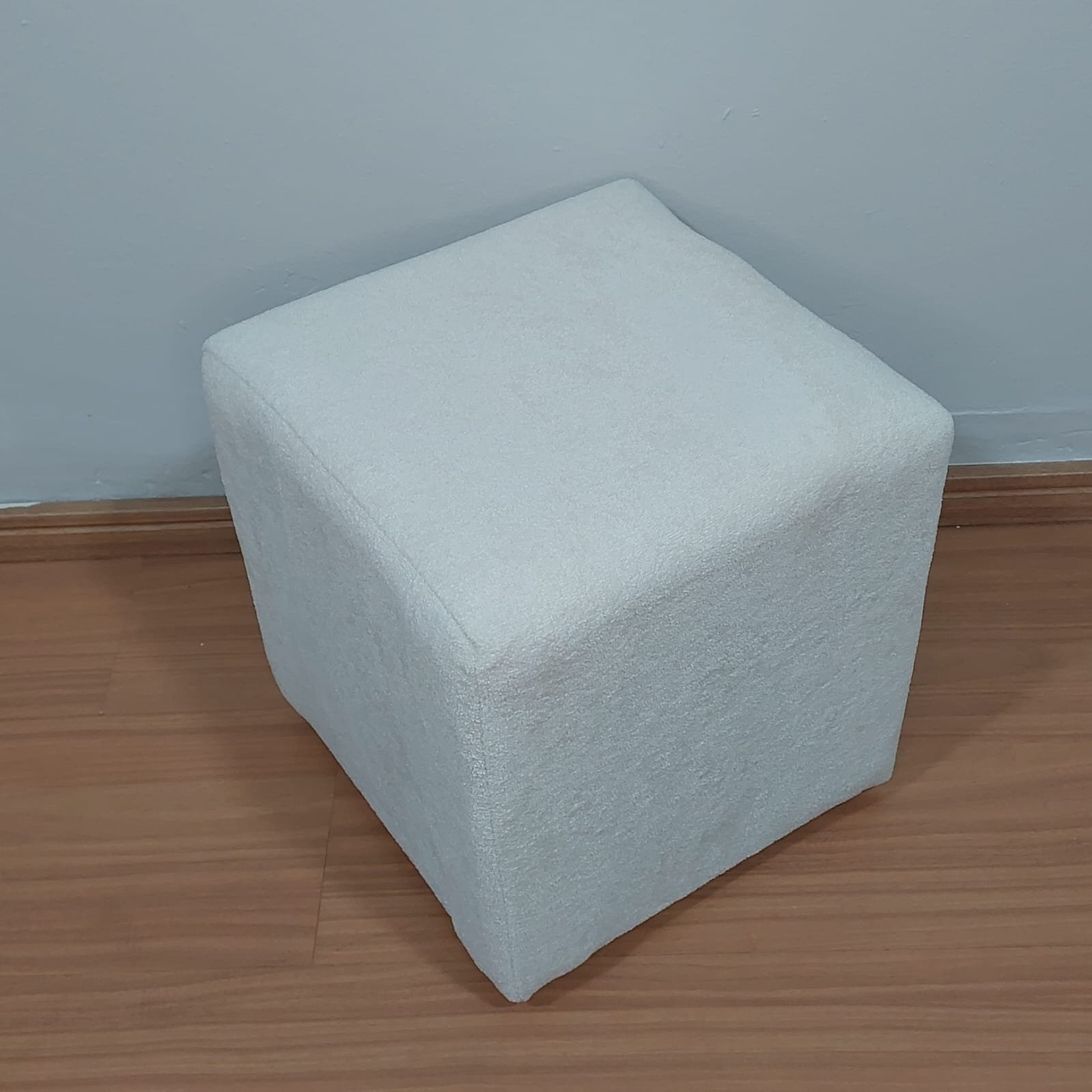 Puff Quadrado Sala Quarto Pequeno Simples - 30cm - Boucle Natural - Lg ...