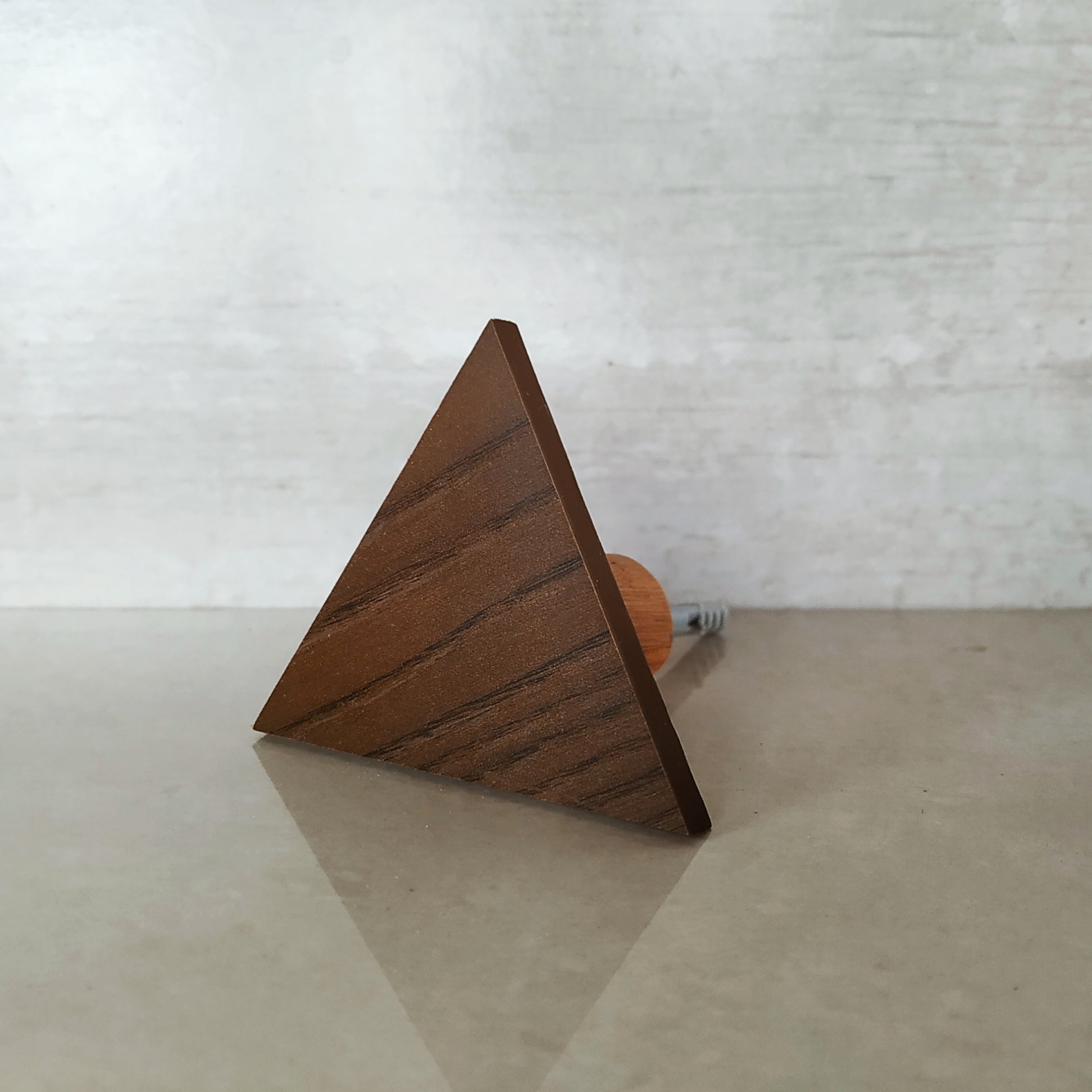 3 Ganchos penduradores de parede de Triângulo em MDF:Marrom | MadeiraMadeira
