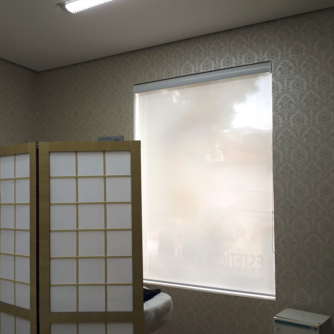 Persiana rolo tela solar 5% sacada 1,00m x 2,00m c/ bandô | MadeiraMadeira