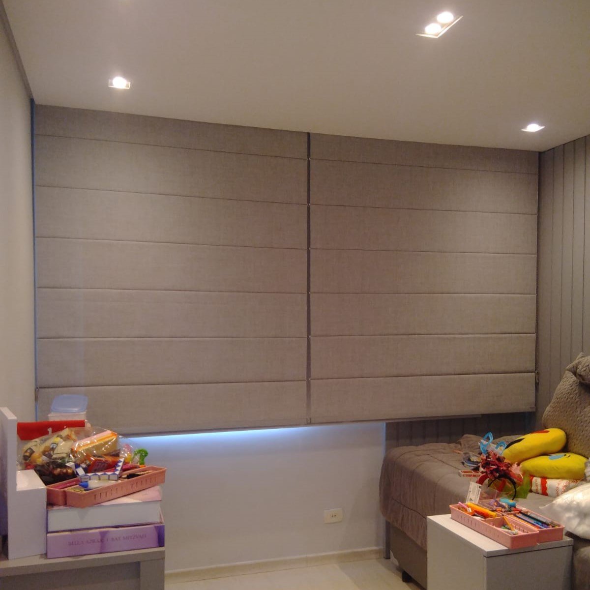 Cortina Persiana Romana Blackout Largura 1,40 X 1,40 para Quartos | MadeiraMadeira