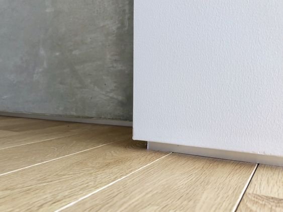 Rodapé Invertido Preto 50mmx20mm Kit com 10 Barras de 2mt - Homeney ...