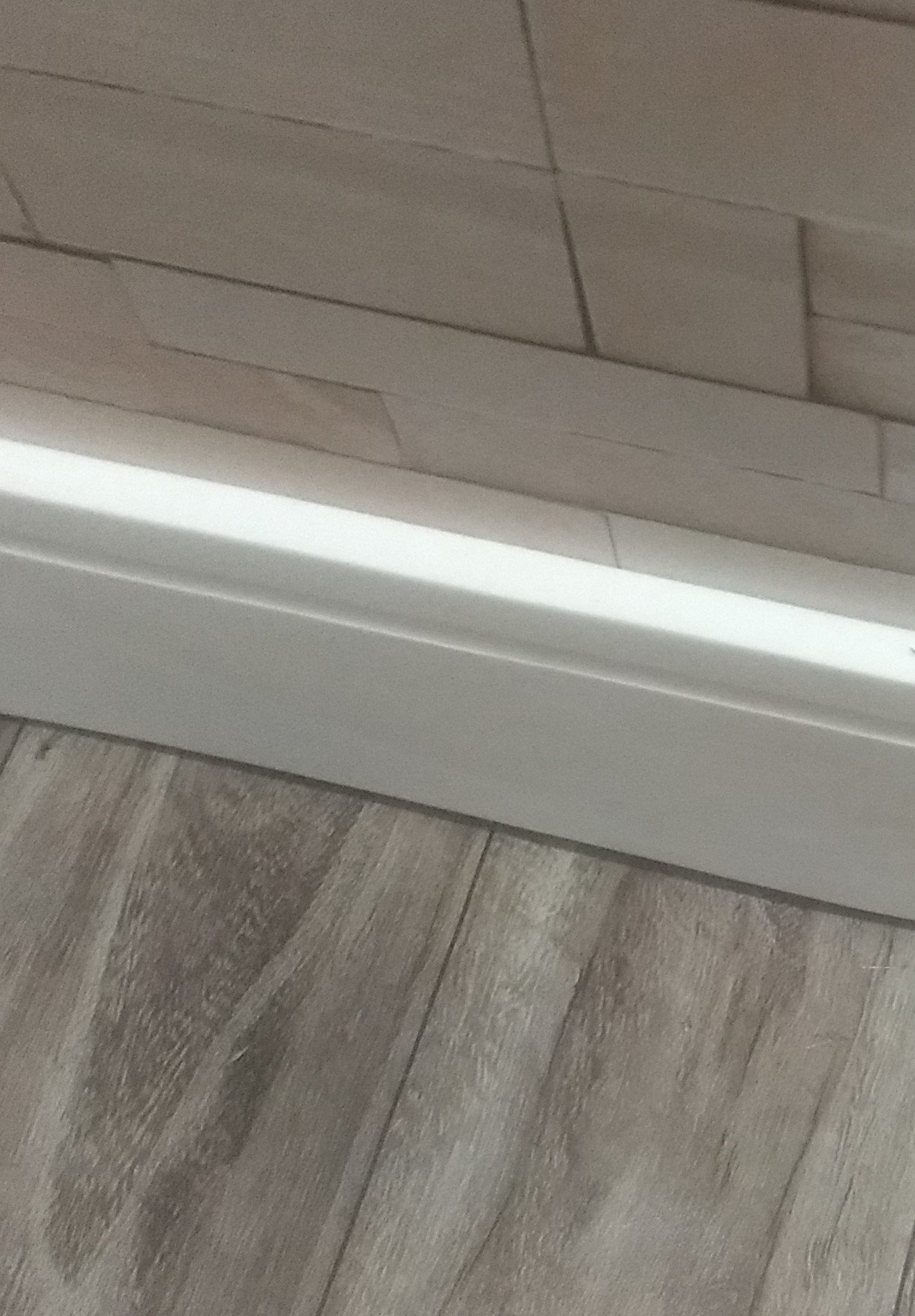 Rodapé de EVA Flexível Autoadesivo 12 metros - 7cm x 0,8cm Branco 7c1 ...