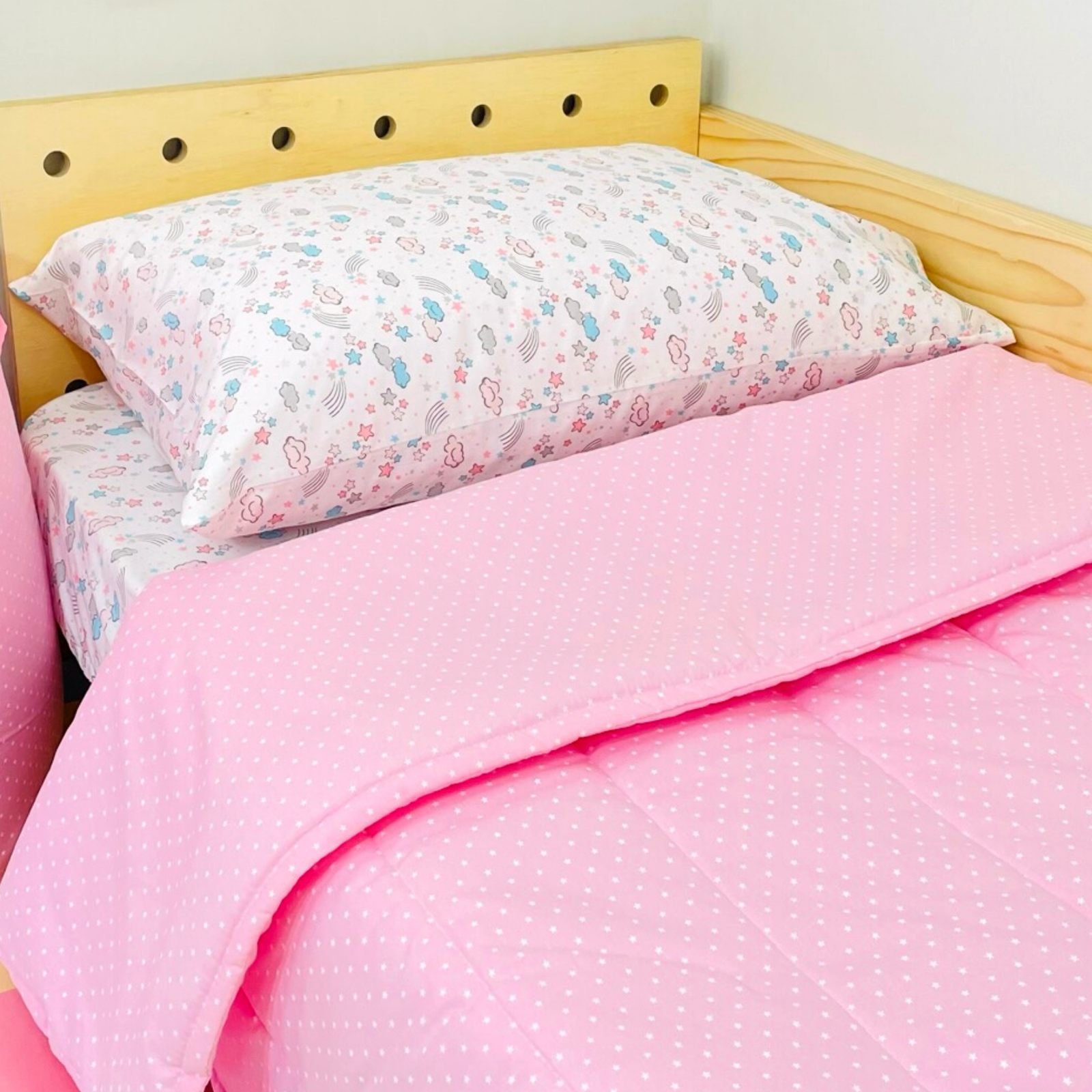 Edredom berço dupla face 100% algodão estrelinhas rosa | MadeiraMadeira