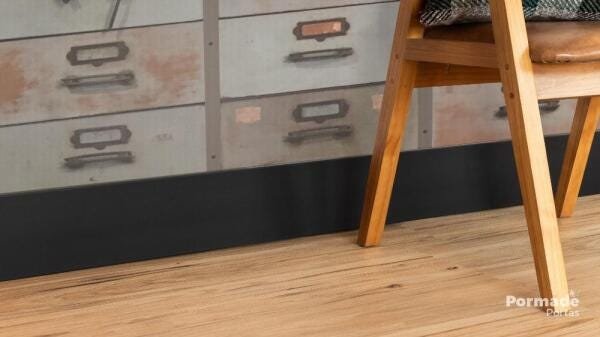 Rodapé em PVC Wood Liso 15,0 cm x 1,2 cm x 2,10 m Acabamento Preto ...