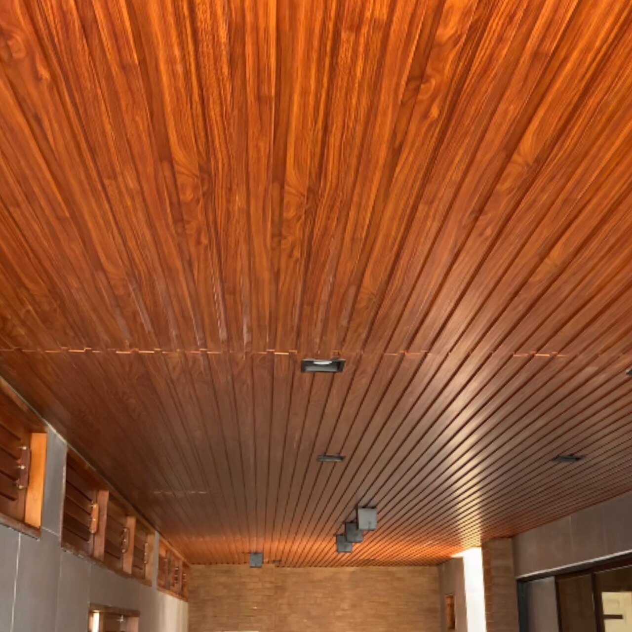 Painel Ripado Wpc Interno Wide Cor: Mogno Kit 5 Un - 2,90m X 19cm, 0 ...