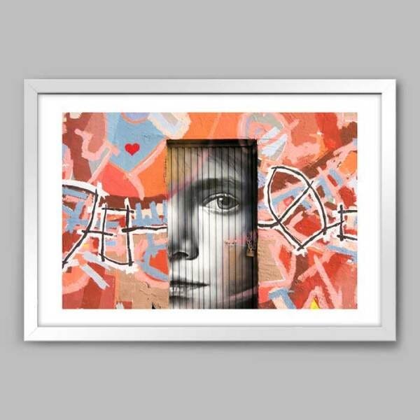 Quadro Fotografia Graffiti in Door - 60x40cm - Moldura Padrão Branco ...