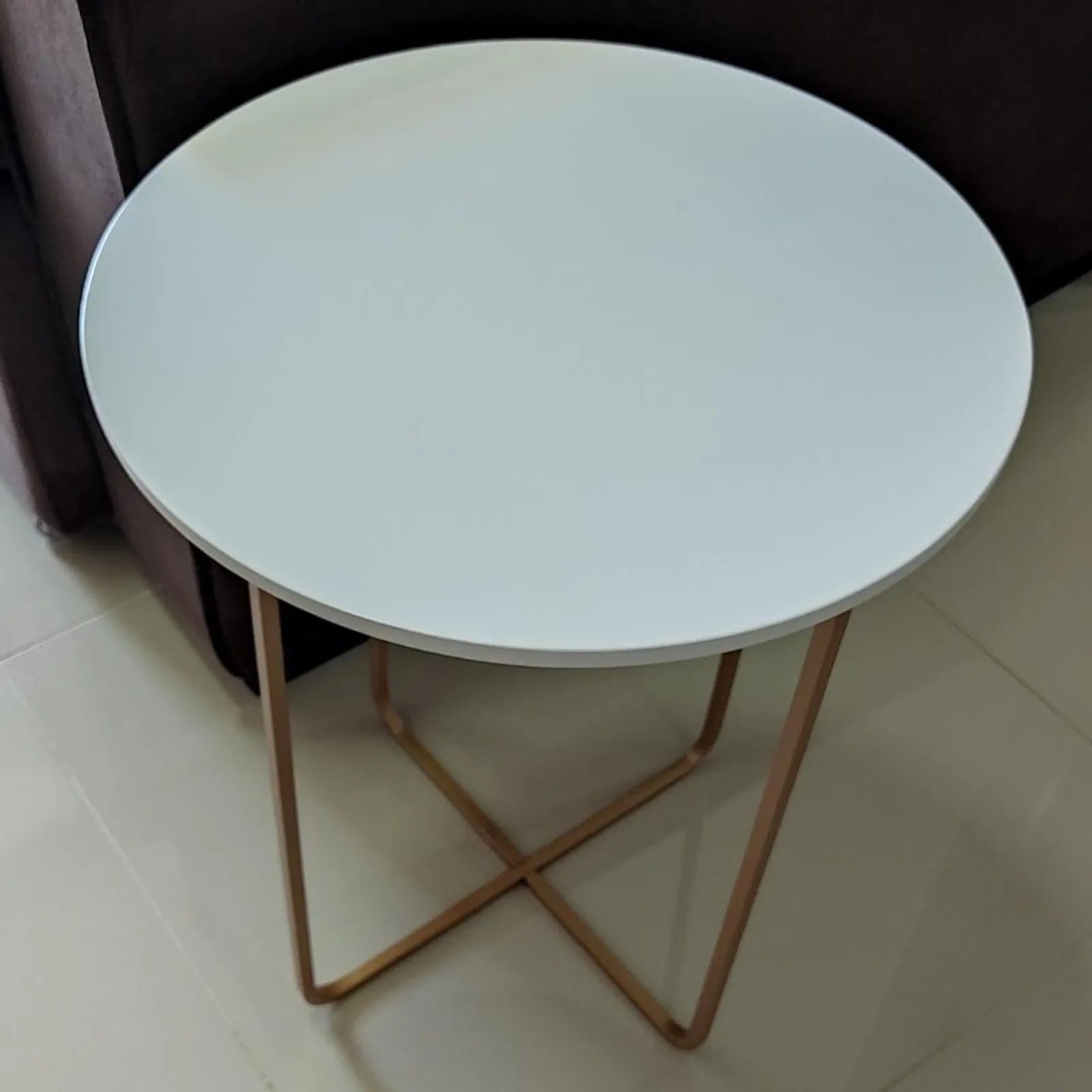 Mesa Lateral Sense Base Ferro Dourado Tampo Médio Redondo Laca:Branco ...