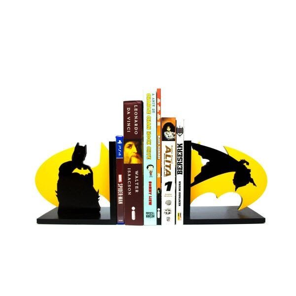 Aparador de Livros Batman Em Ação e Logo Amarelo | MadeiraMadeira