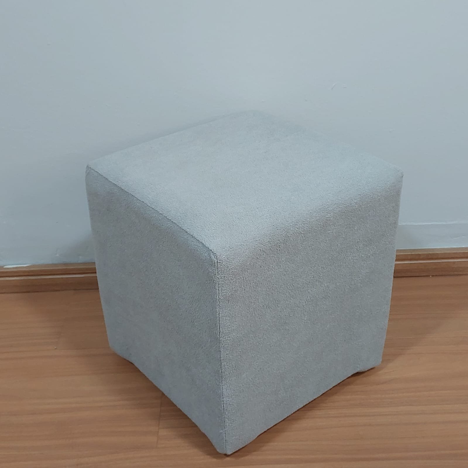 Puff Quadrado Sala Quarto Pequeno Simples - 30cm - Boucle Cinza - Lg ...