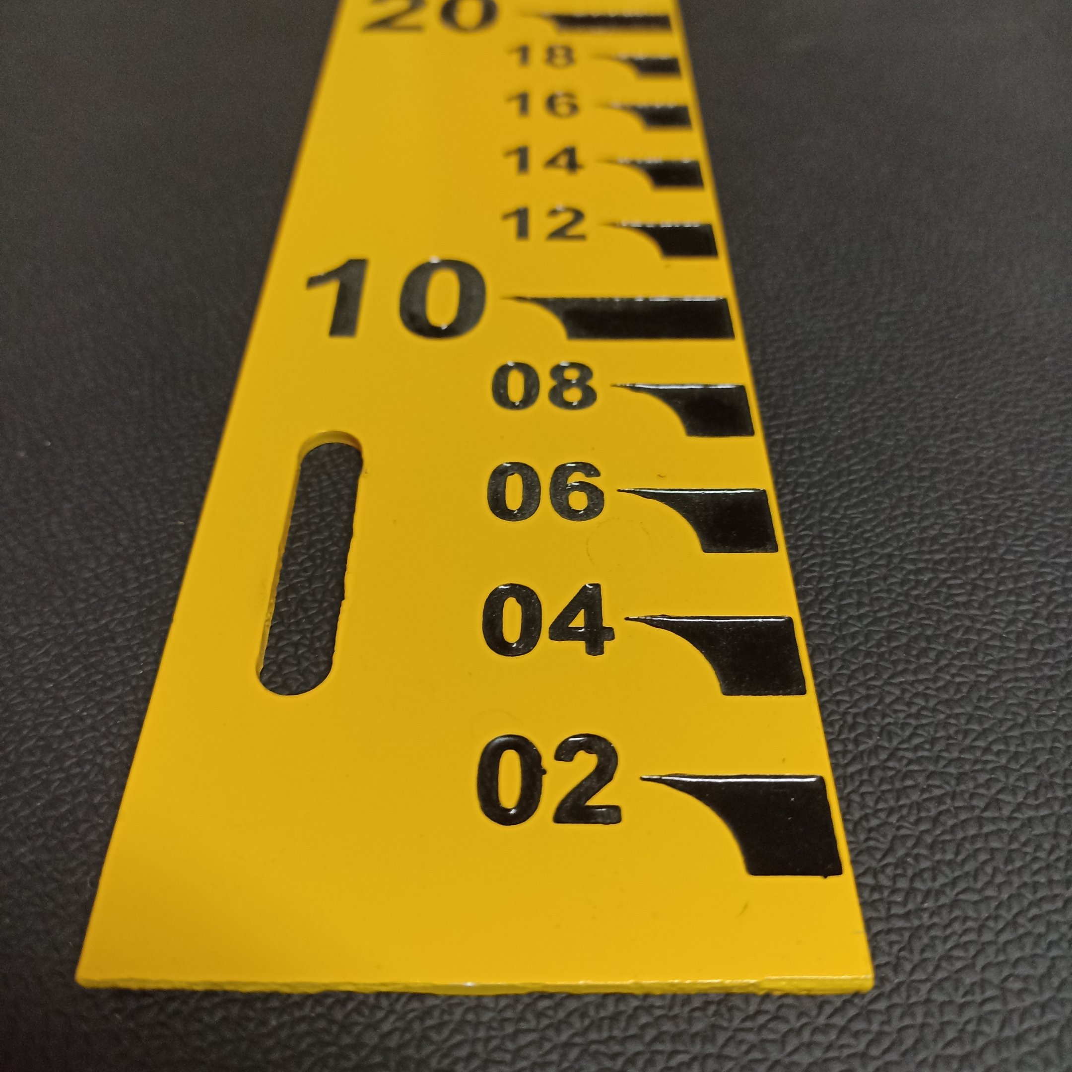 Régua Linimétrica - 1000x70x2mm - Fundo Amarelo Com Preto | MadeiraMadeira