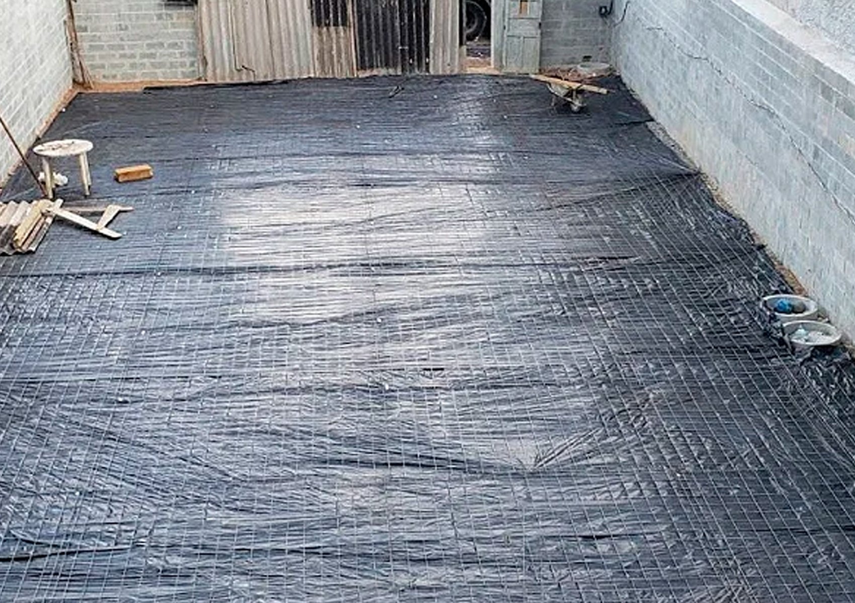 Lona Plástica Preta 4x100m Bobina de 12kg Proteção em Obras ...