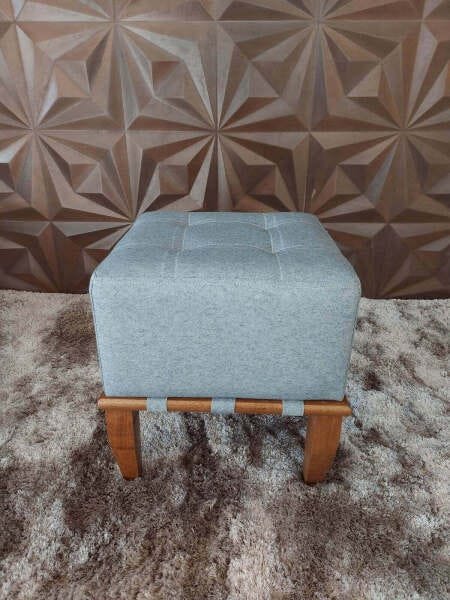 Puff Quadrado Lara com Pés em Madeira - Linho Cinza | MadeiraMadeira