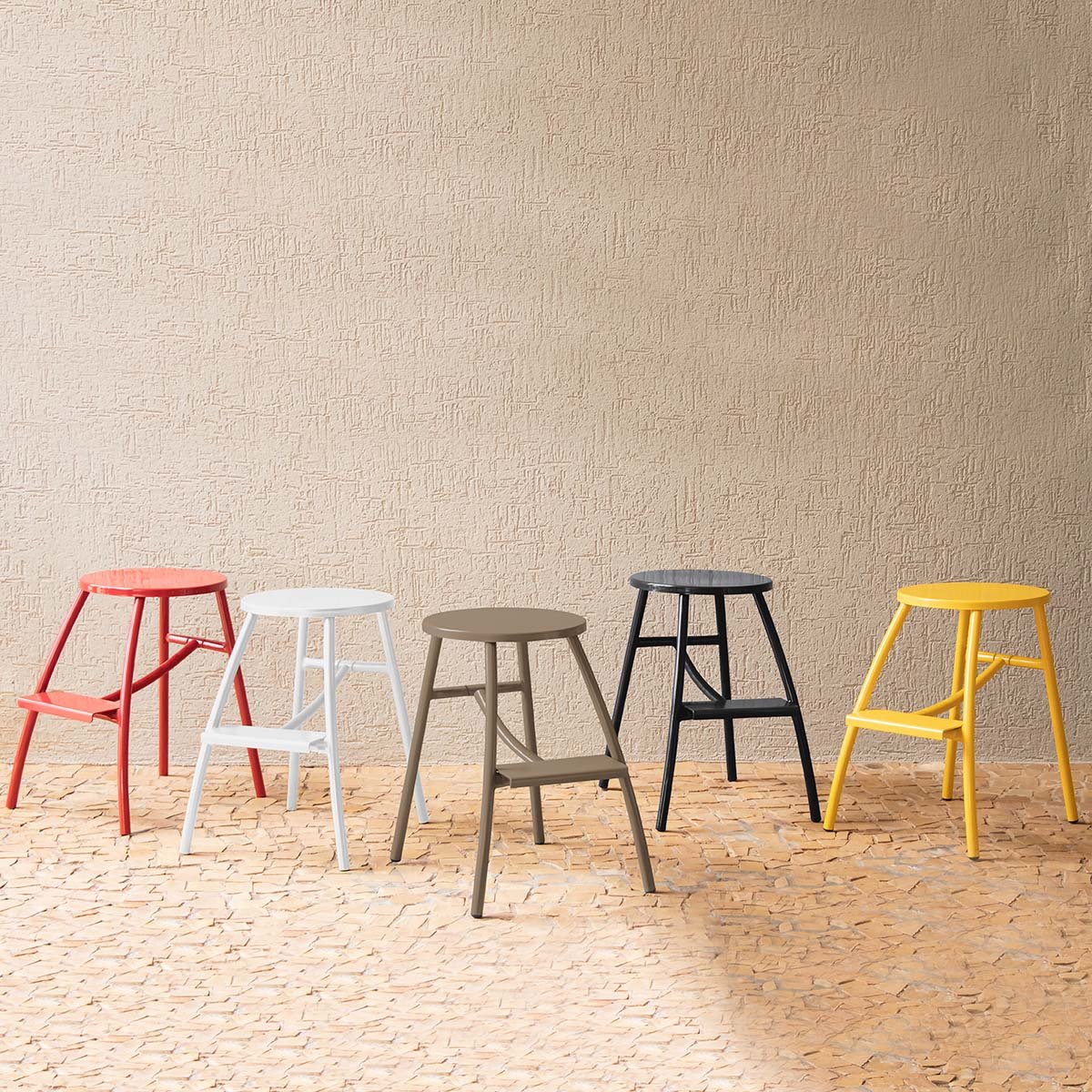 BANQUETA MULTIUSO 52 CURVA Plic Mobiliário Banqueta Multiuso 52 Linha Curva Preto Craqueado ...