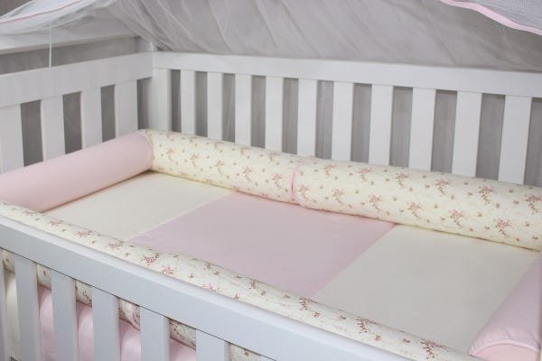 Kit Berço Roll 13 Peças com Mosquiteiro - Floral Rosa | MadeiraMadeira