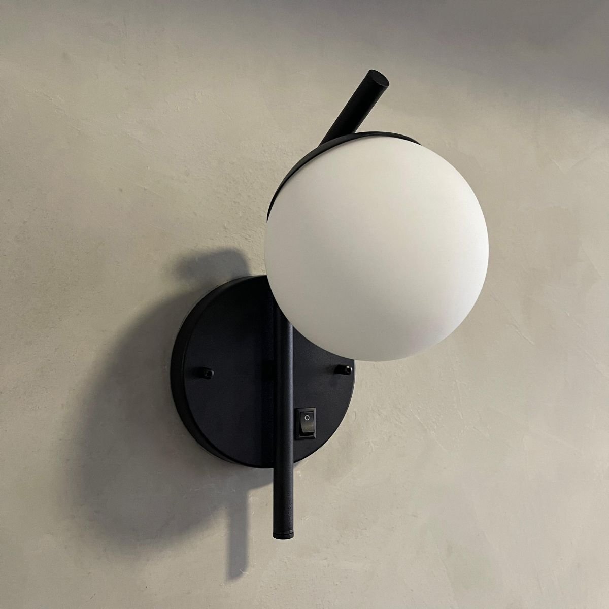 Arandela Parede Inclinada em Aluminio com Acendimento na Base Liga e ...