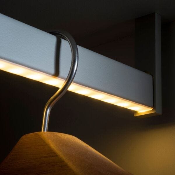 Cabideiro Iluminado de LED com Sensor de Presença 90 cm | MadeiraMadeira