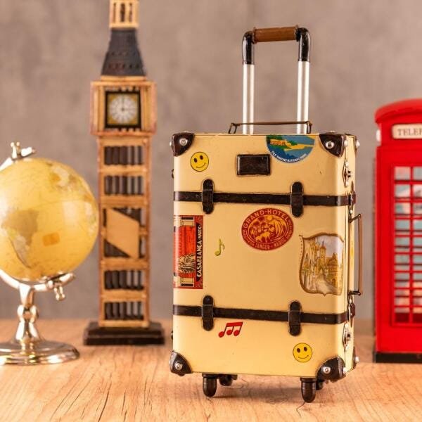 Enfeite de Metal Mala de Mão Creme | MadeiraMadeira