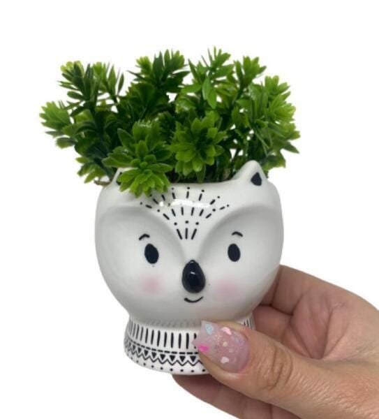 Vaso decorativo raposinha de cerâmica na cor branca e planta ...