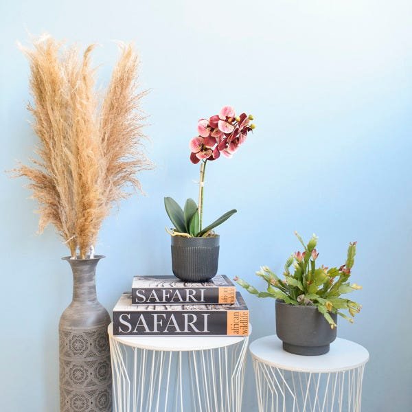 Arranjo de Flor de Maio Artificiais Toque Real no Vaso Cumbuca Cinza P ...