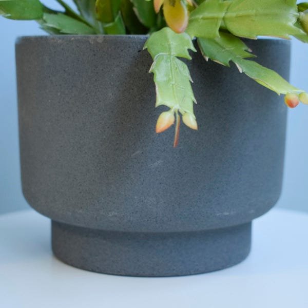 Arranjo de Flor de Maio Artificiais Toque Real no Vaso Cumbuca Cinza P ...