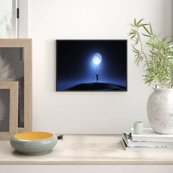 Quadro Decorativo Fotografia Menina Com Lua 45x34cm | MadeiraMadeira