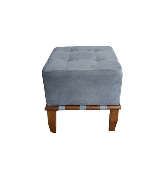 Puff Quadrado Lara com Pés em Madeira - Veludo Cinza | MadeiraMadeira