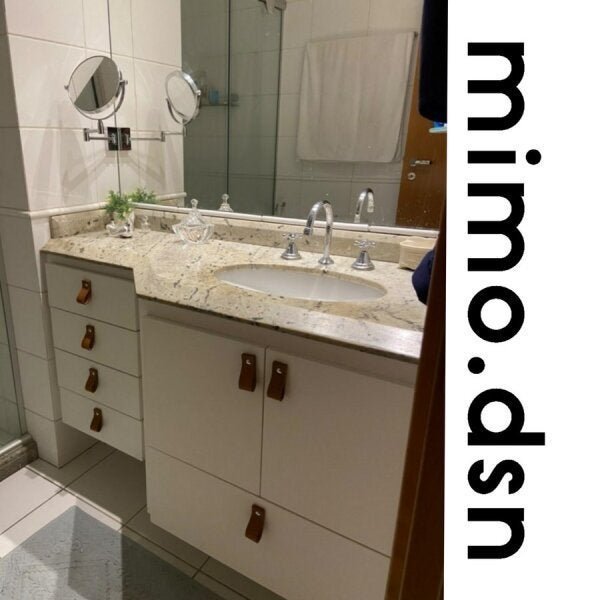 03 Puxadores Dofi Parafuso - Couro Legítimo Branco:Dourado | MadeiraMadeira