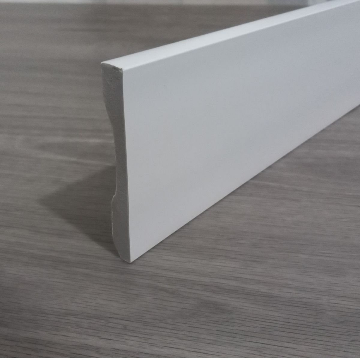 Rodapé Poliestireno Liso Lev101 Santa Luzia - 2,4mx10cm | MadeiraMadeira