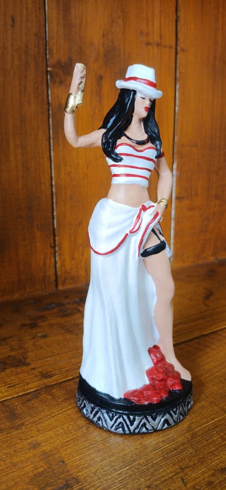 Imagem Maria Navalha em Resina 16cm | MadeiraMadeira