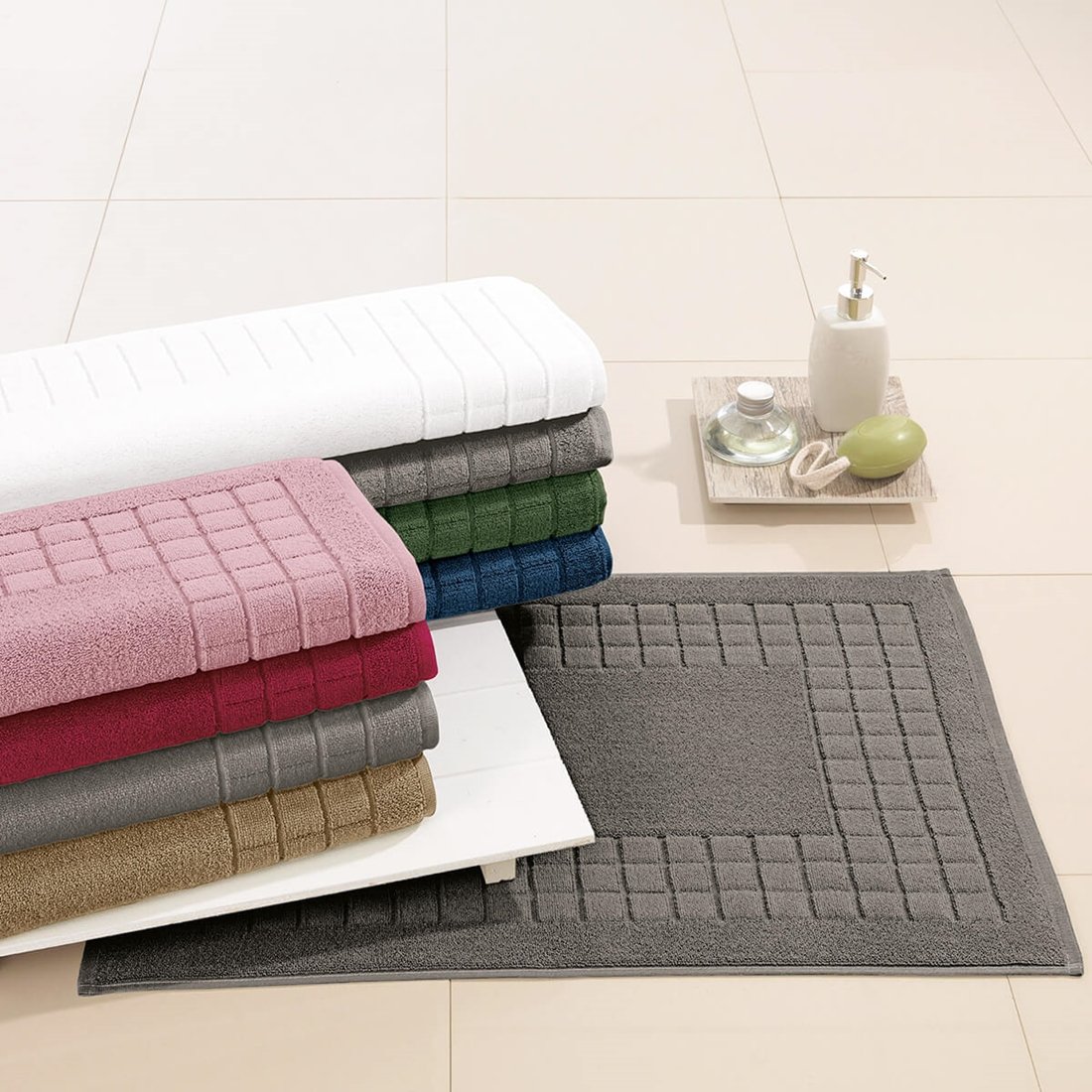 Toalha de Piso Felpuda Duomo Marinho | MadeiraMadeira