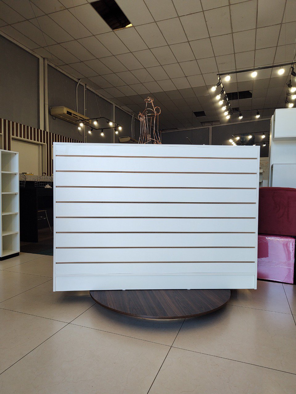Expositor Tampo MDF e Frente Canaletado 100cm x 140cm x 40cm ...